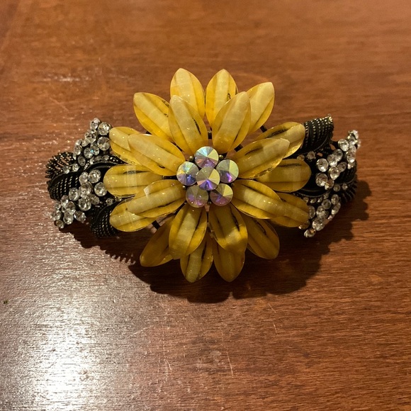chic | Accessories | 4 Chic Flower Hair Barette | Poshmark